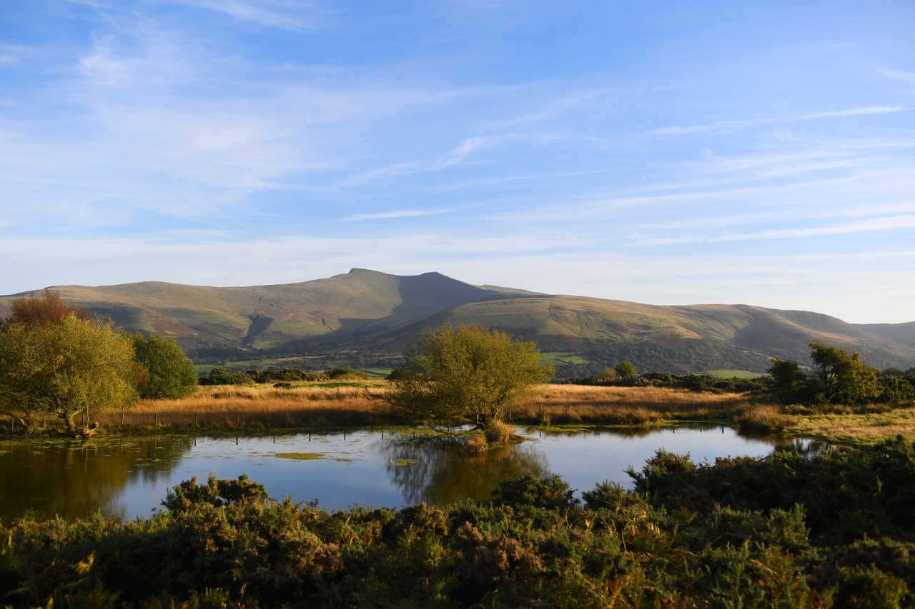 Twyn Y Gaer Hillfort walk from the Mountain Centre, Libanus - Brecon ...